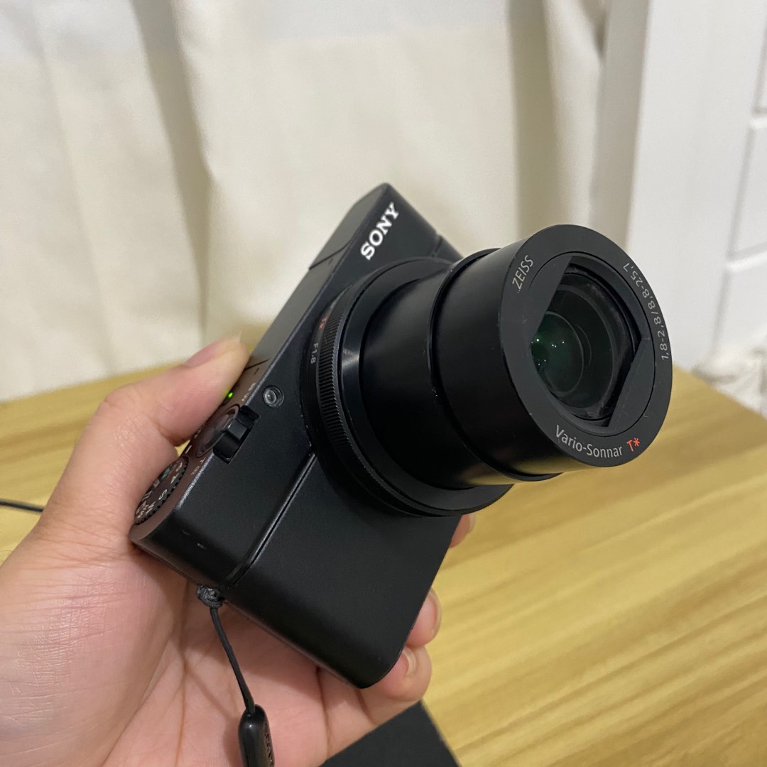 SONY RX100 MARK III, Photography, Cameras on Carousell