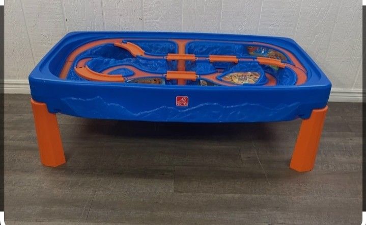 Step 2 Hot wheels Play Table, Hobbies & Toys, Toys & Games on Carousell