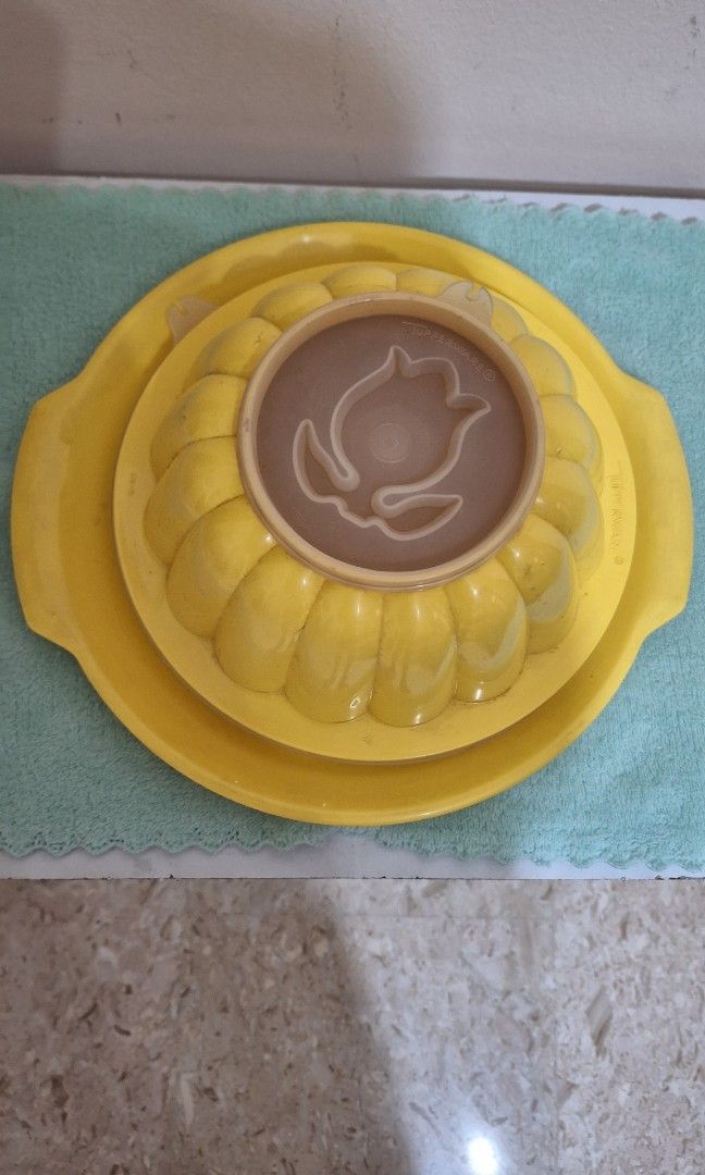 Tupperware Agar agar/Jelly Mould, Furniture & Home Living, Kitchenware ...