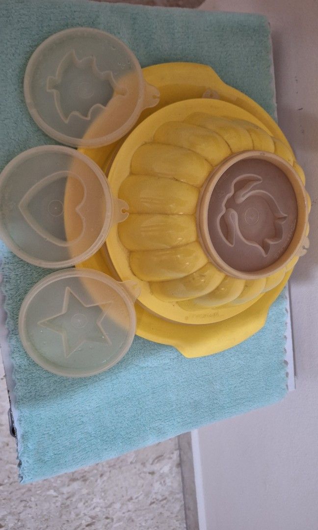 Tupperware Agar agar/Jelly Mould, Furniture & Home Living, Kitchenware ...