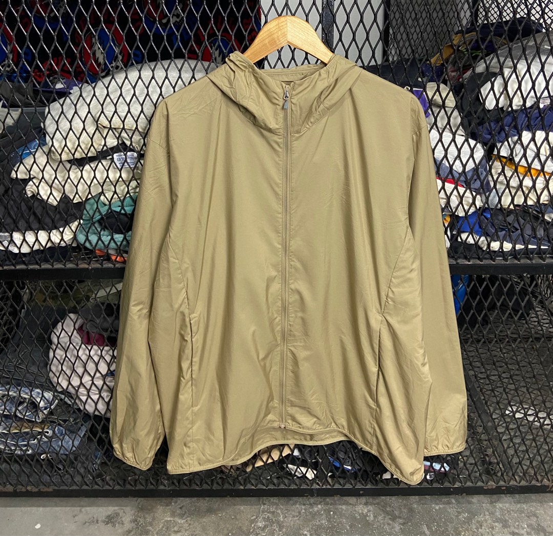 Uniqlo Windbreaker Jacket, Men's Fashion, Coats, Jackets and Outerwear ...