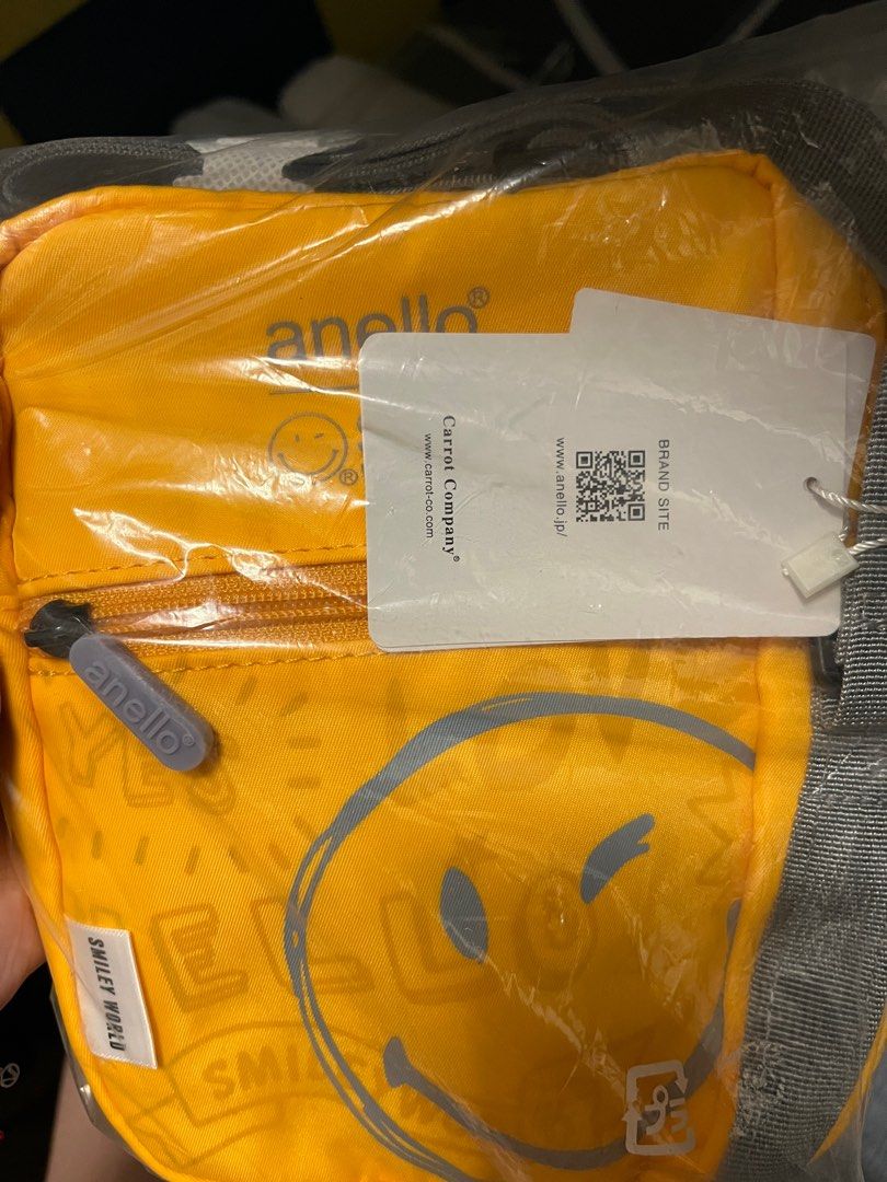 【全新】Anello x smiley world bag 斜揹袋, 女裝, 手袋及銀包, 單肩包 - Carousell