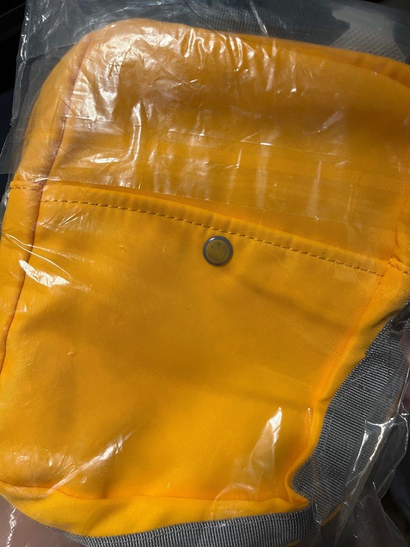 【全新】Anello x smiley world bag 斜揹袋, 女裝, 手袋及銀包, 單肩包 - Carousell