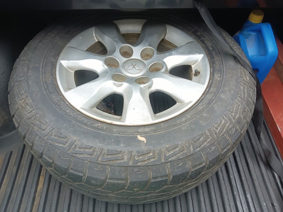 Arivo 265/65 R17 4pcs with mitsubishi strada mags. 90 percent tire ...
