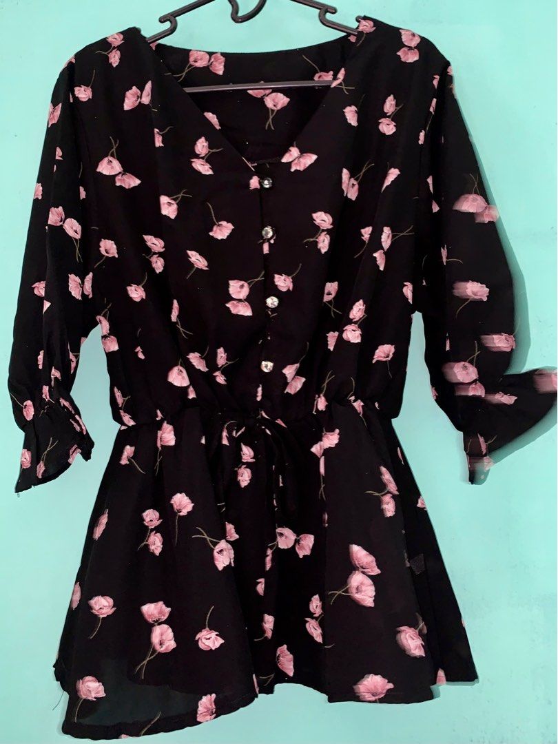 Blouse Kemeja kerja, Fesyen Wanita, Pakaian Wanita, Atasan di Carousell