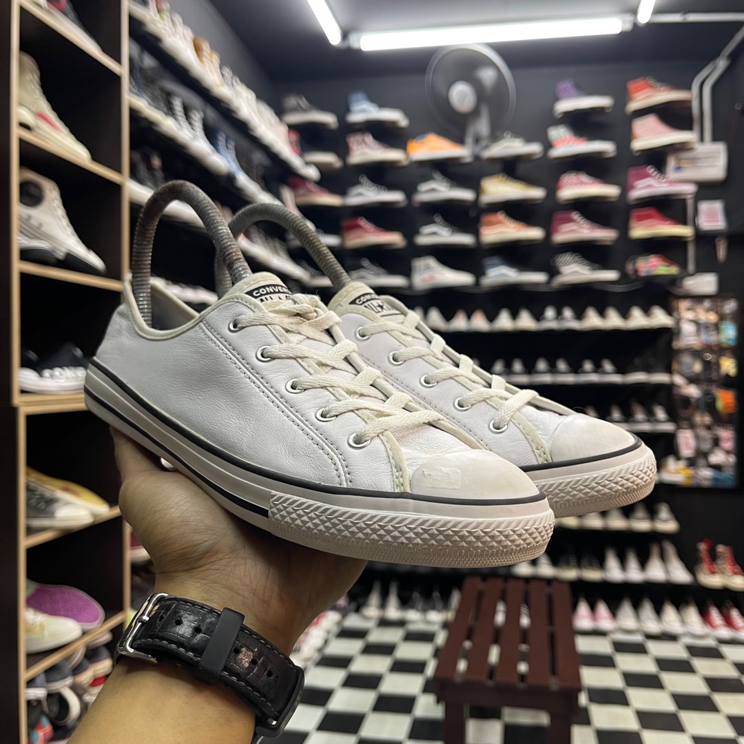 Converse Low Cut, Women's Fashion, Footwear, Sneakers on Carousell