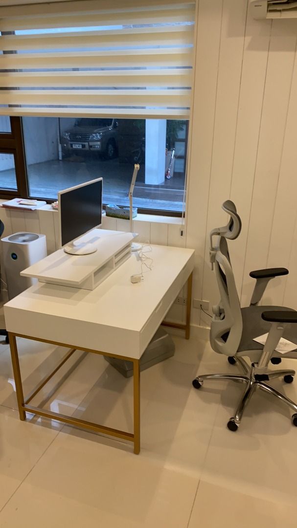 Custom Office Table on Carousell