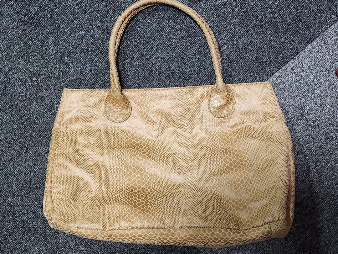 Estee Lauder Beige Snake Print Bag, Women's Fashion, Bags & Wallets ...