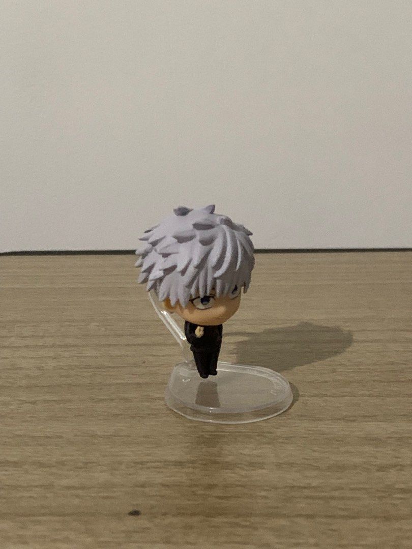 GOJO SATORU MINI STANDEE with gacha ball and freebie, Hobbies & Toys ...