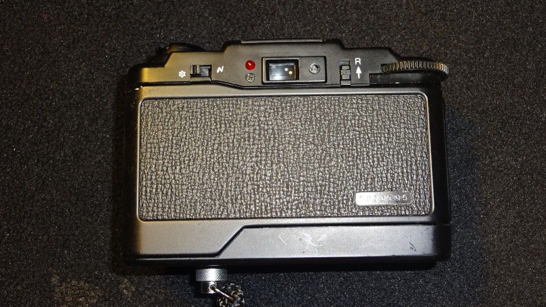 Hanimex 35 Micro Flash Film Camera with 32mm 1:2.8 4 zone focus lens on ...