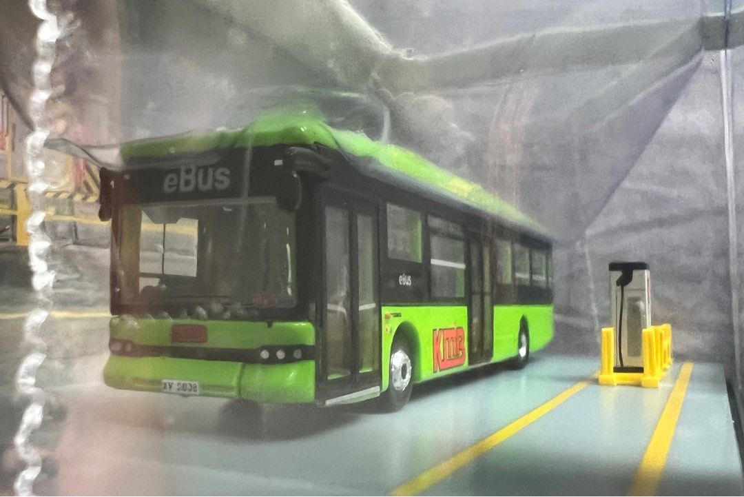 KMB 1/120 BYD B12A Electric Bus with Charging Station, Hobbies & Toys ...