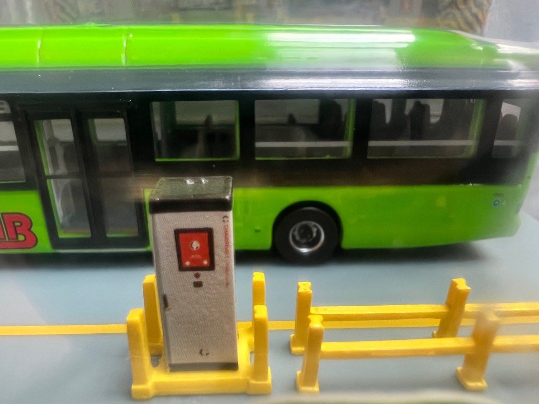 KMB 1/120 BYD B12A Electric Bus with Charging Station, Hobbies & Toys ...