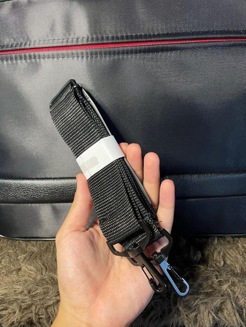 Lenovo BISmart Carry Case (Laptop Bag) on Carousell