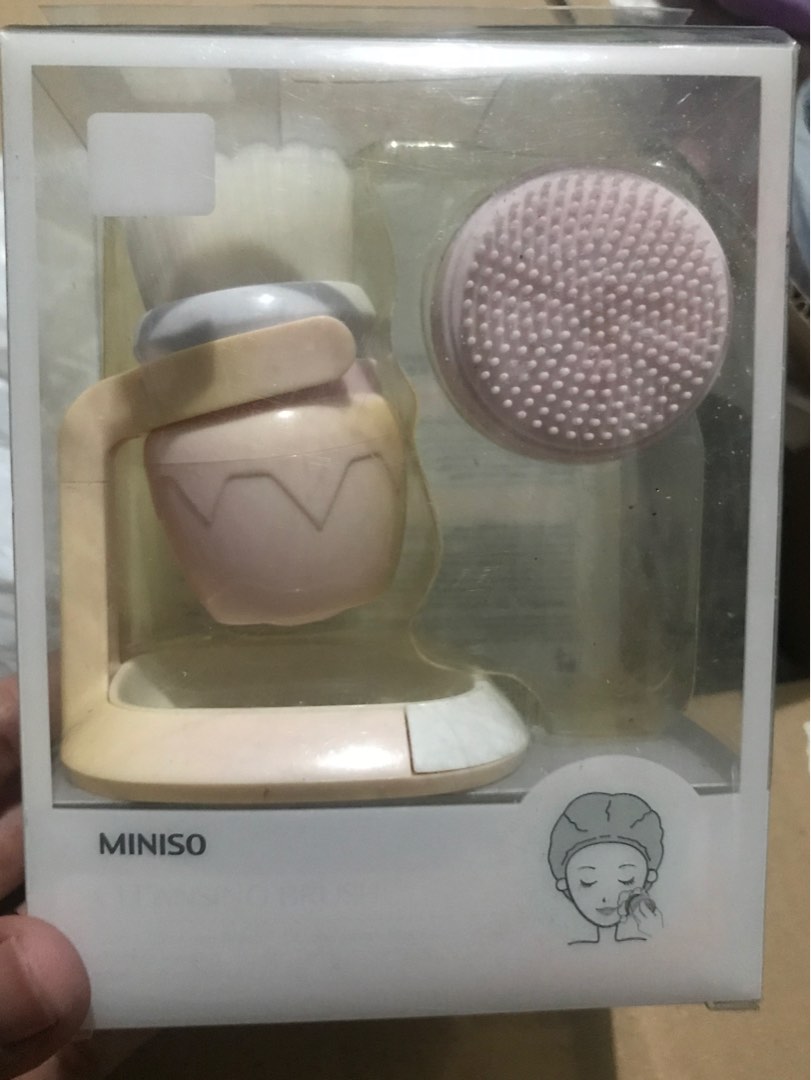 Miniso exfoliating cleansing brush, Beauty & Personal Care, Face, Face ...