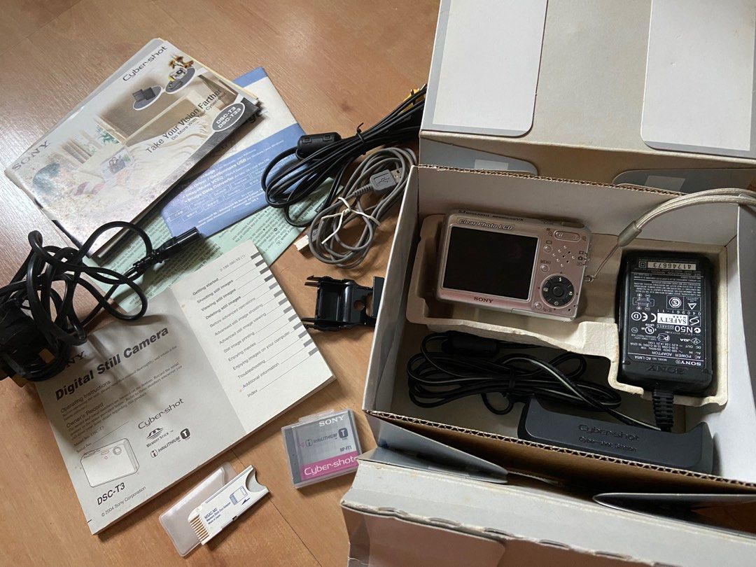 Sony Cybershot DSC-T3 (LCD screen blank), Photography, Cameras on Carousell