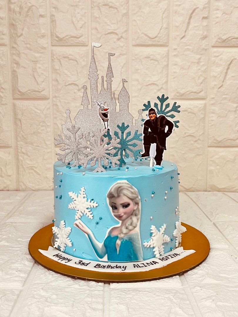 Spiderman cake/wedding cake/halal cake /eggless cake / birthday cake ...