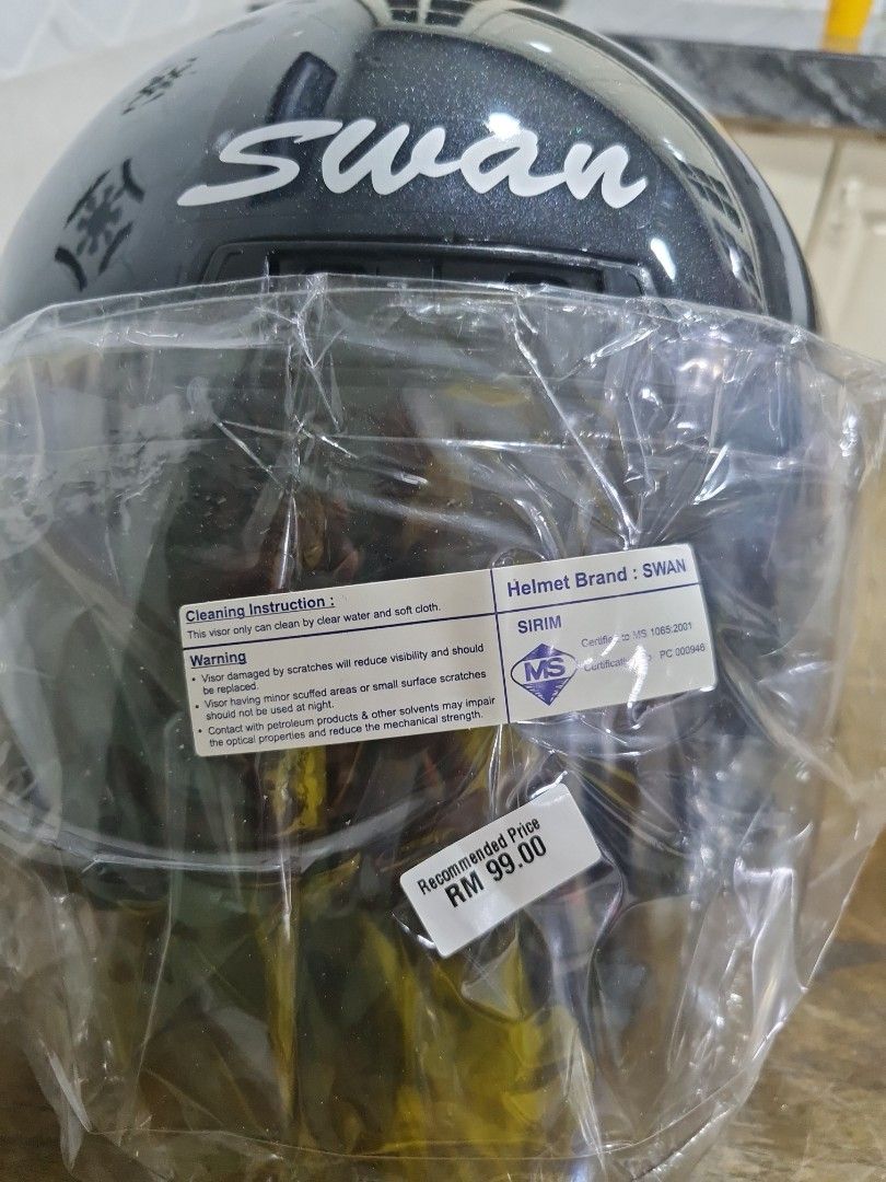Swan Helmet, Motorbikes on Carousell