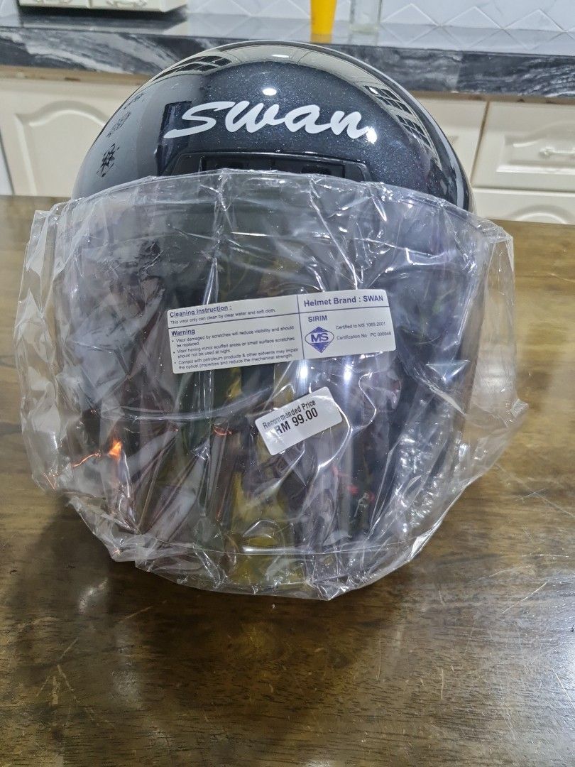 Swan Helmet, Motorbikes on Carousell