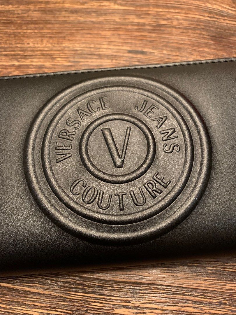 【VERSACE】全新 凡賽斯經典LOGO 小牛皮 素面黑色拉鍊長夾 皮夾 - Ouye Select Shop, 名牌精品, 精品包與皮夾在旋轉拍賣