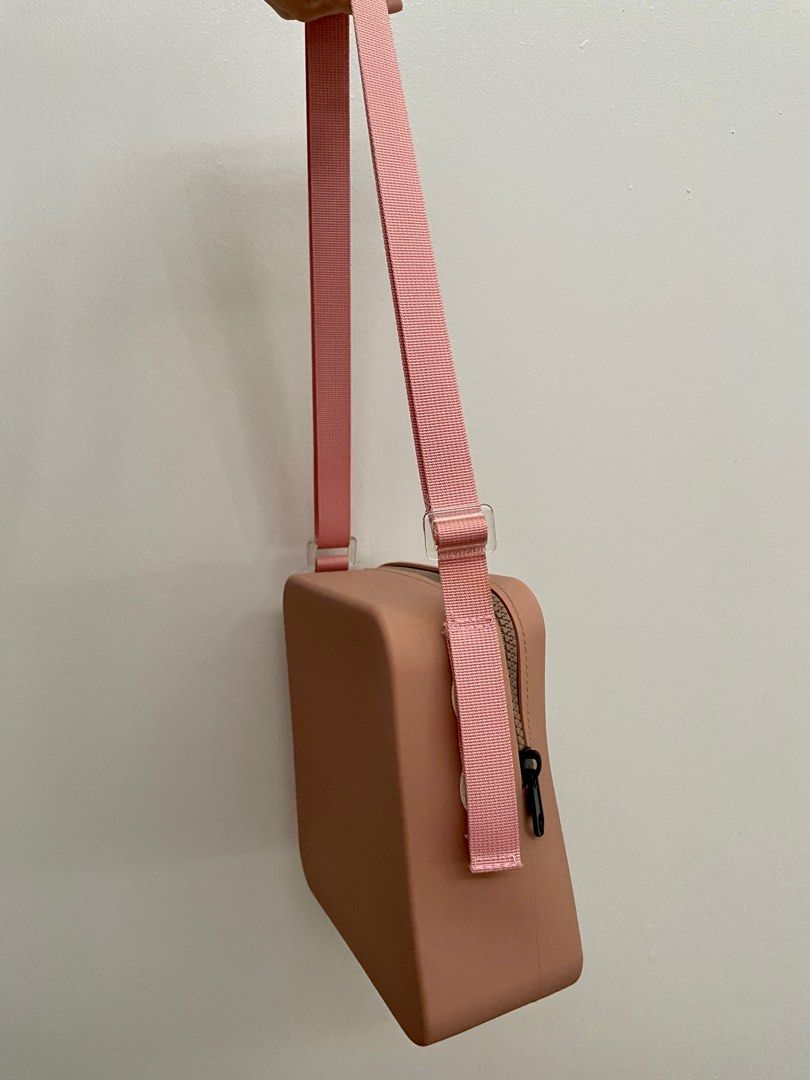 Viajecito Splashkit XL in Pink fog, Women's Fashion, Bags & Wallets ...