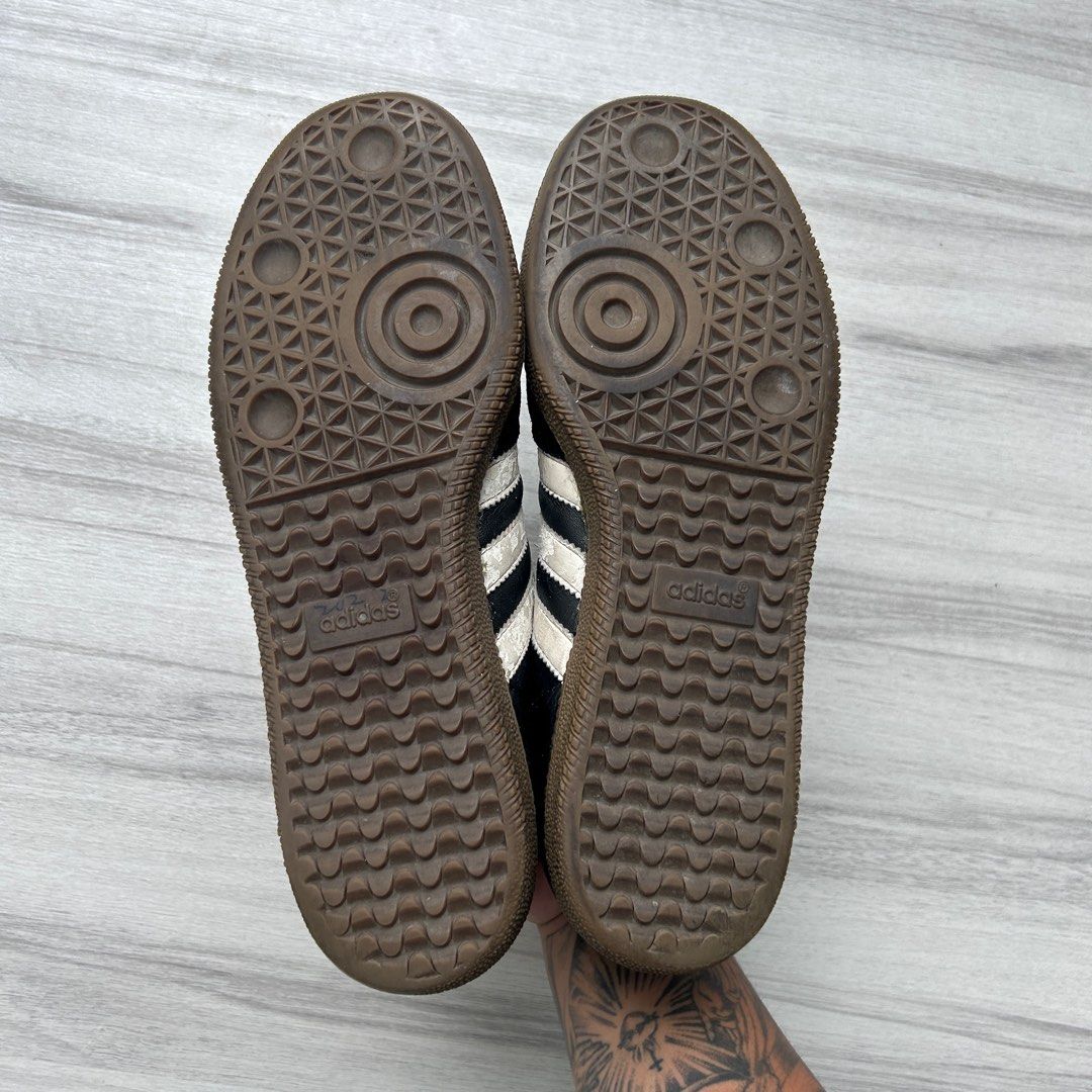 Vintage Adidas Samba Classic (9 MENS) on Carousell