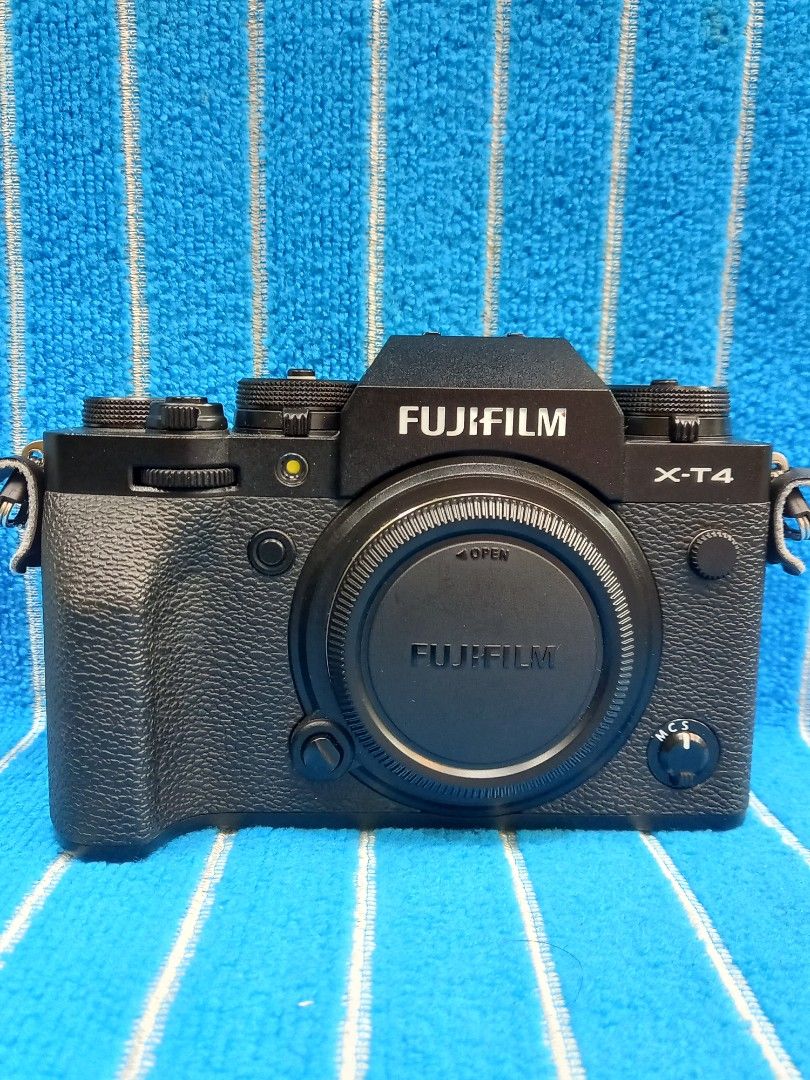 X-T4 body Fujifilm XT4, Photography, Cameras on Carousell