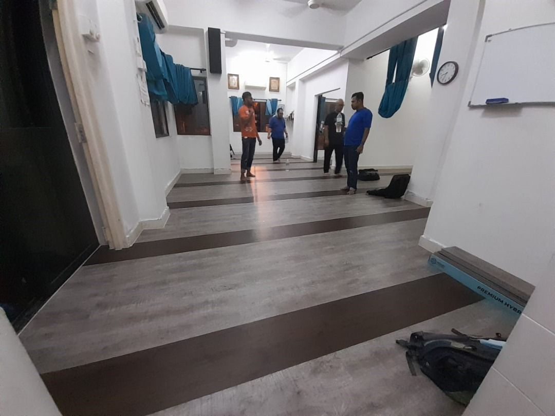 Anda boleh gunakan vinyl flooring untuk lantai surau atau masjid. Tiada ...