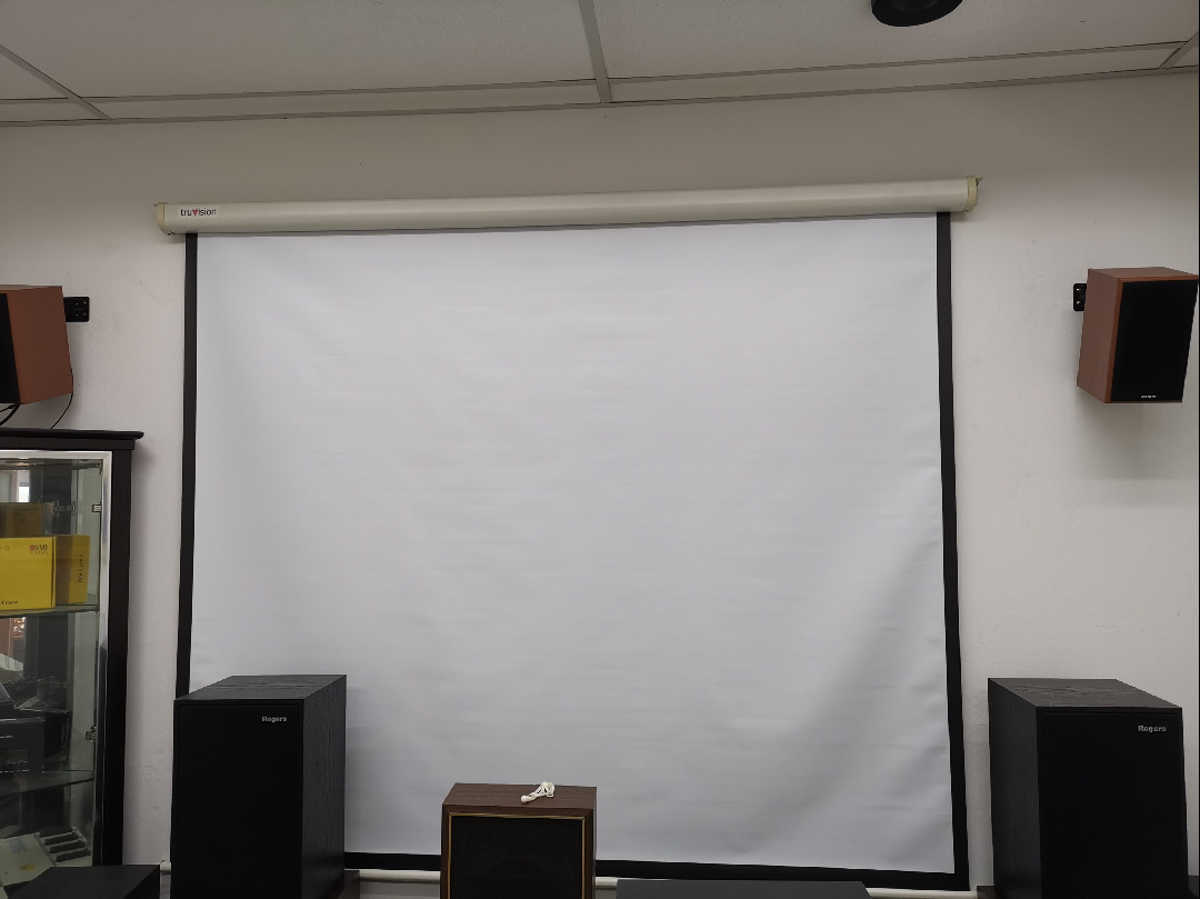 Roll up projector Screen, TV & Home Appliances, TV & Entertainment ...