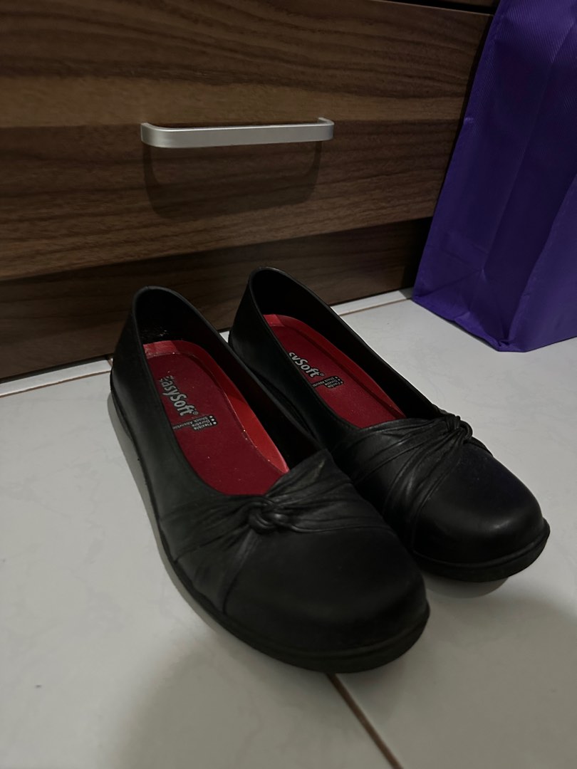 Easysoft Black Shoes, Women's Fashion, Footwear, Flats & Sandals on ...