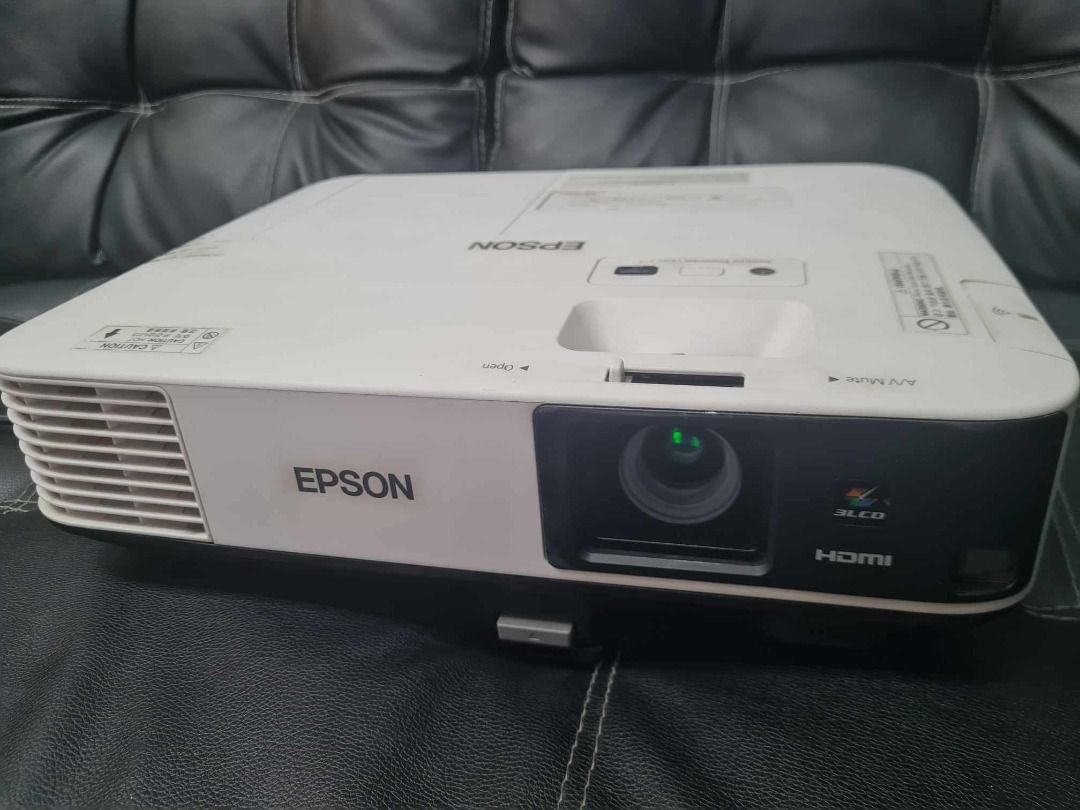 Epson EB-2065 Large venue projector 5500 lumens super bright display, TV & Home Appliances, TV ...