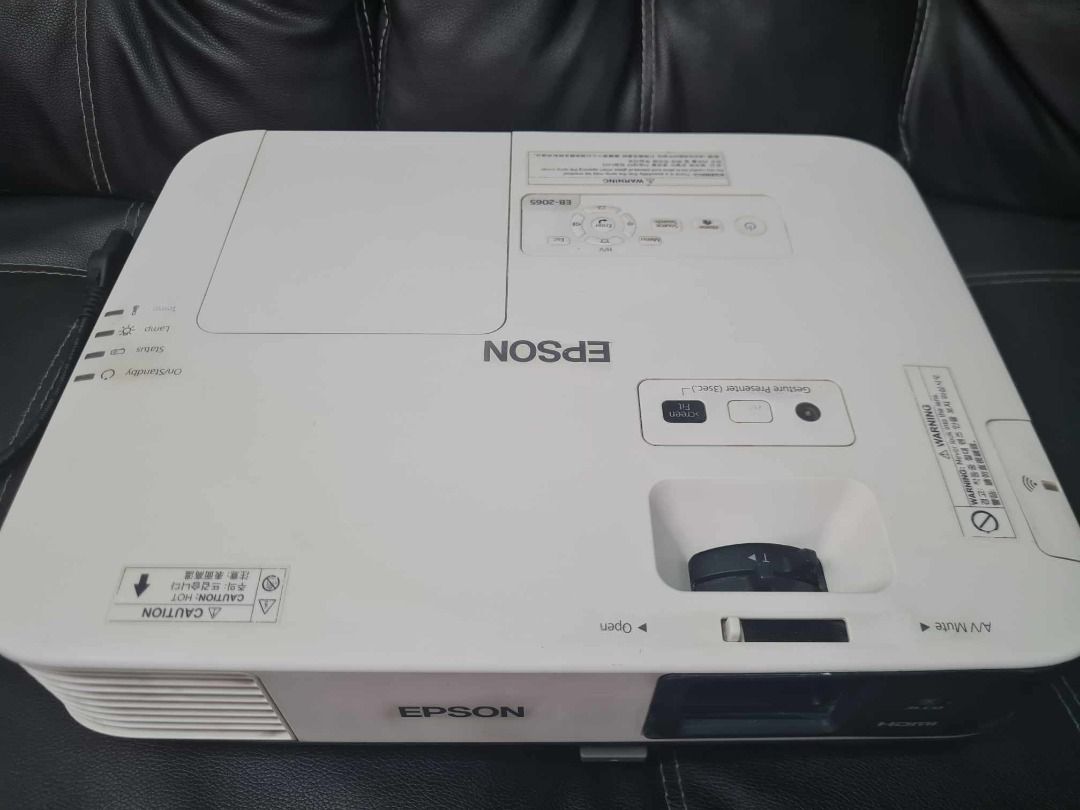 Epson EB-2065 Large venue projector 5500 lumens super bright display, TV & Home Appliances, TV ...