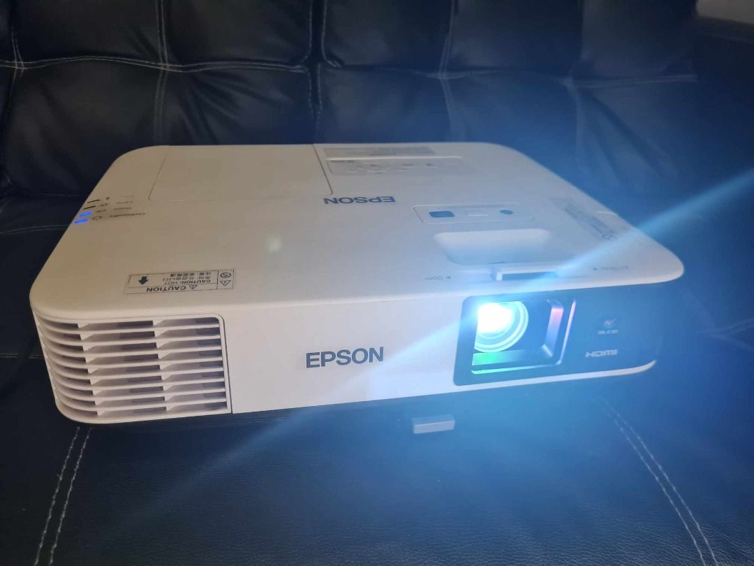 Epson EB-2065 Large venue projector 5500 lumens super bright display, TV & Home Appliances, TV ...