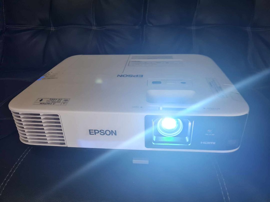 Epson EB-2065 Large venue projector 5500 lumens super bright display, TV & Home Appliances, TV ...