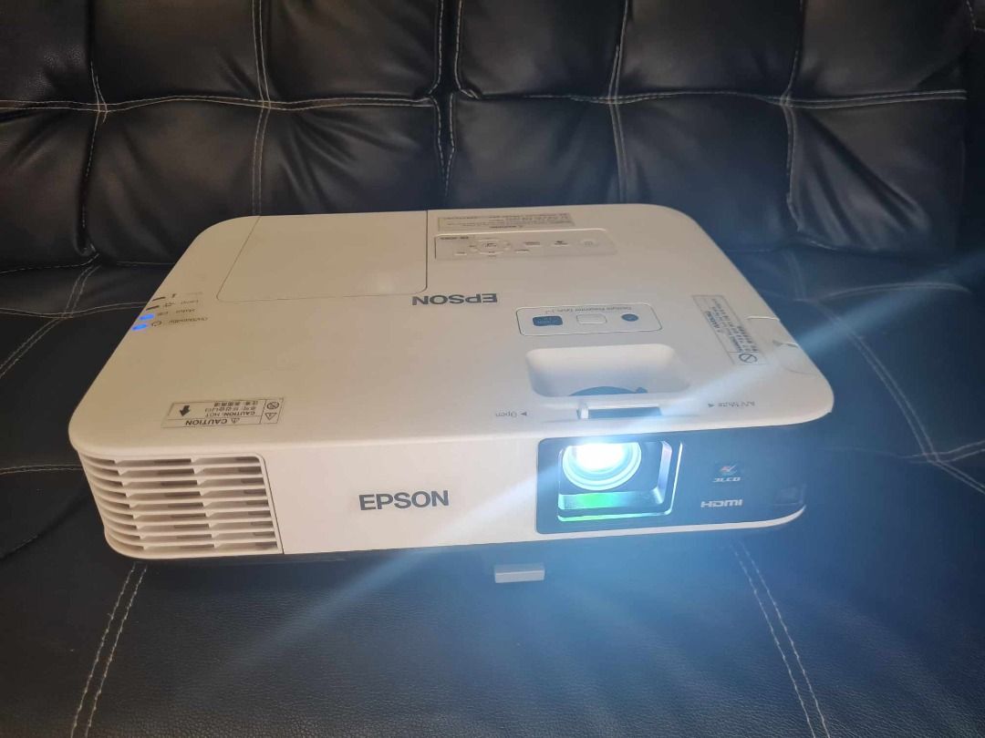Epson EB-2065 Large venue projector 5500 lumens super bright display, TV & Home Appliances, TV ...