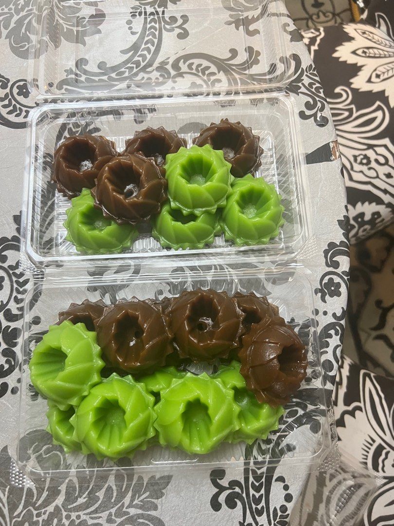 Frozen curry puffs, malay kuih muih , Roti kirai with curry , Tahu ...