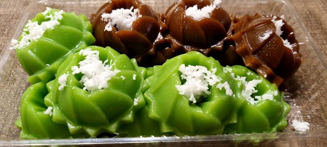 Frozen curry puffs, malay kuih muih , Roti kirai with curry , Tahu ...