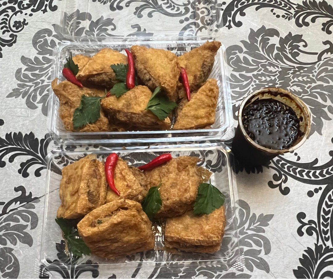 Frozen curry puffs, malay kuih muih , Roti kirai with curry , Tahu ...