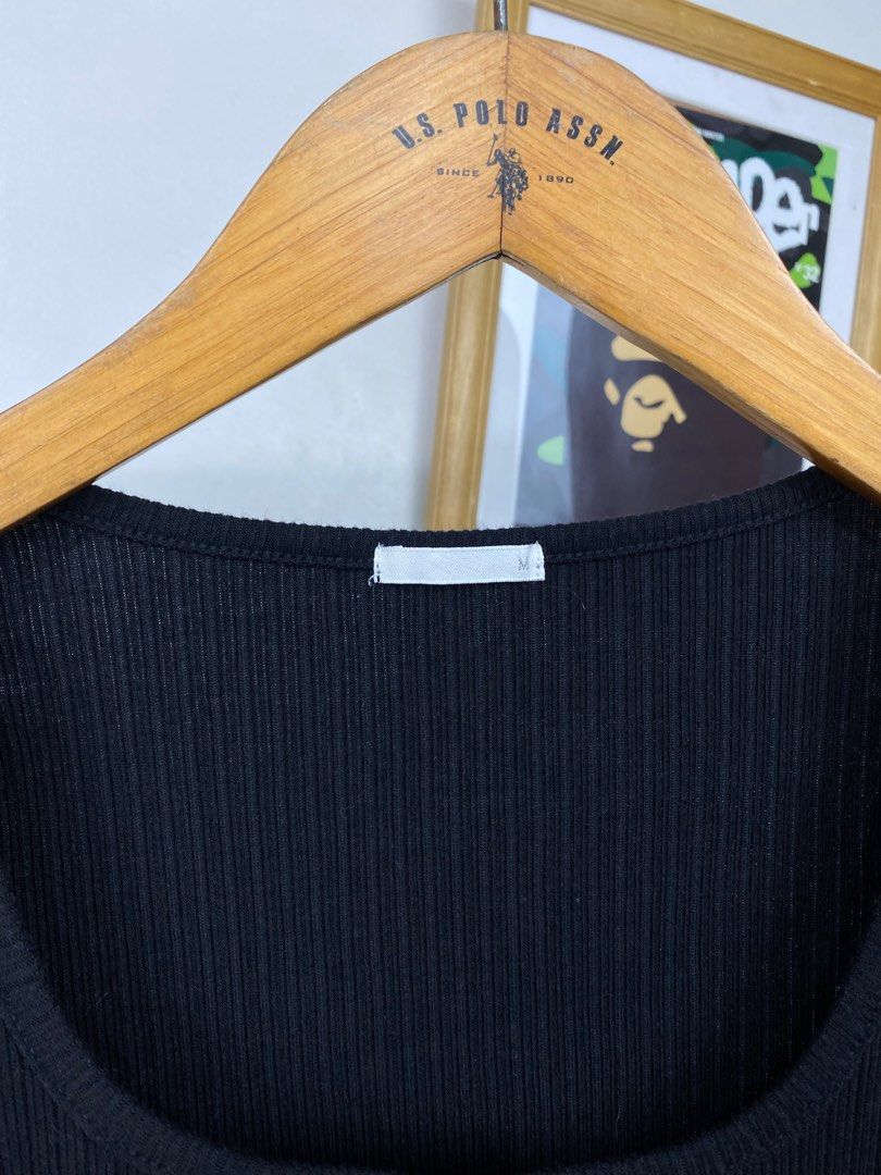 GU JAPAN RIBBED CROPPED TOP, Women's Fashion, Tops, Blouses on Carousell