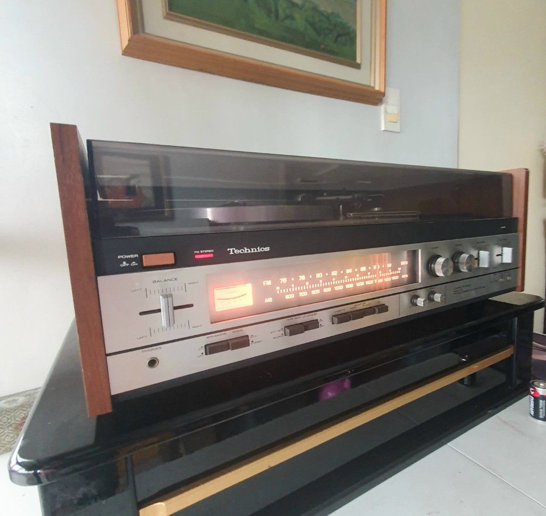 Lumang turntable Technics plaka vinyl player radio cassette tape player ...