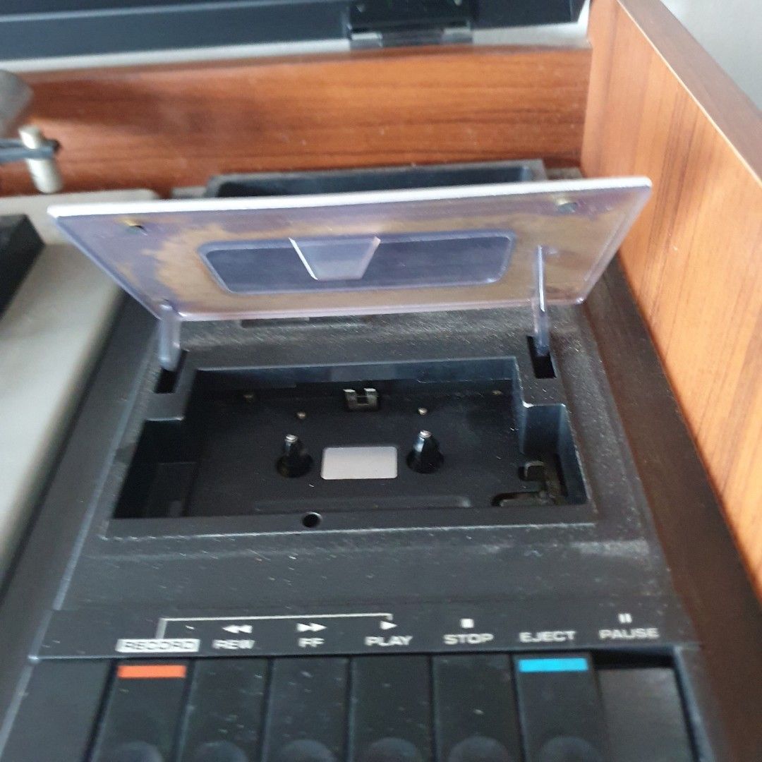 Lumang turntable Technics plaka vinyl player radio cassette tape player ...