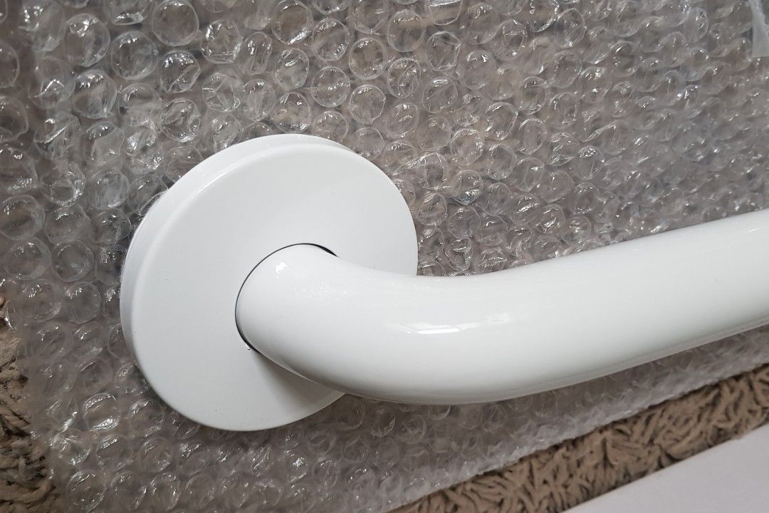 New Imported 16in 30mm Powdercoated Rust Resistant Amazon Basics Toilet ...