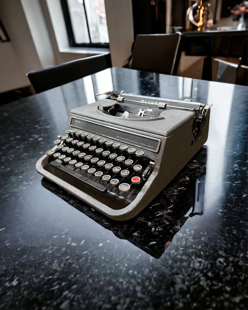 Olivetti Studio 42 glasskey typewriter, Hobbies & Toys, Memorabilia ...