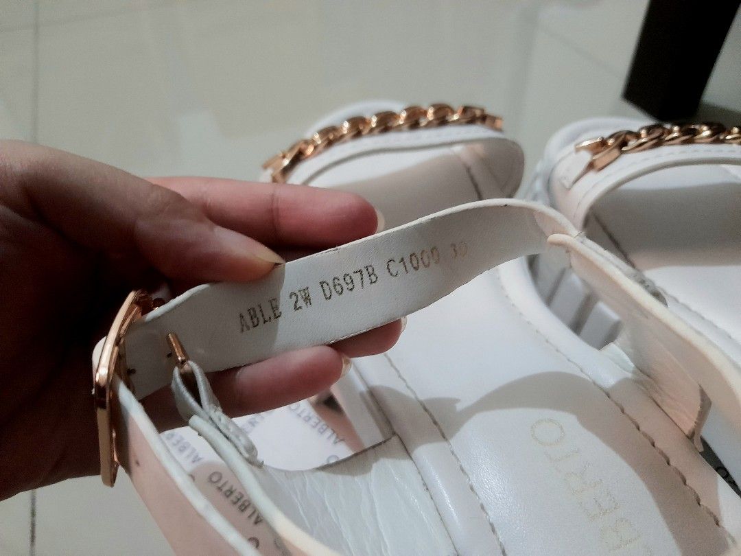 Out of Stock ALBERTO White Chunky Wedge Sandals, Women's Fashion ...