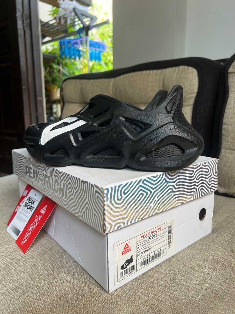 Peak taichi Clogs on Carousell