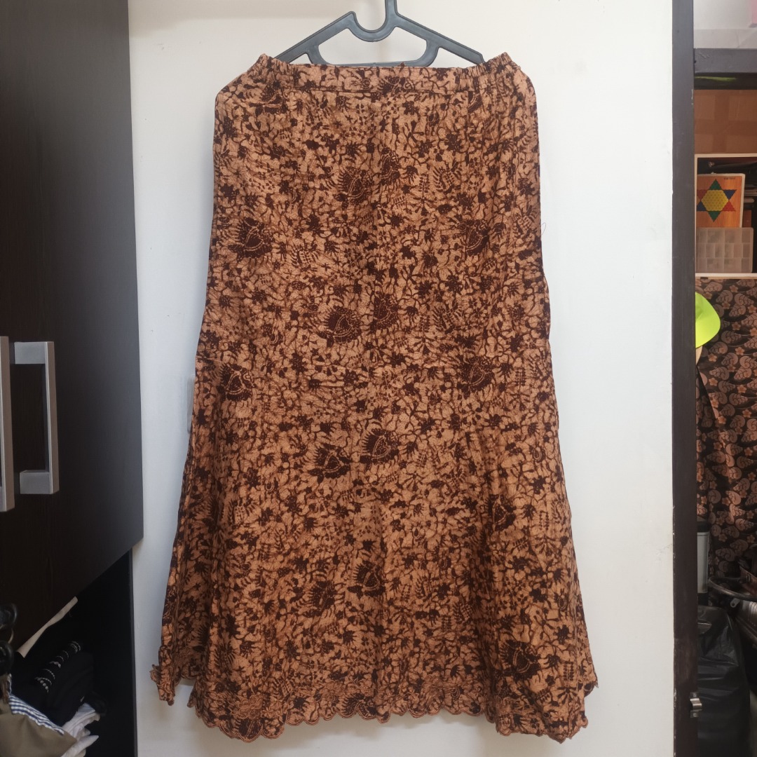 ROK BATIK KEBAYA, Fesyen Wanita, Pakaian Wanita, Gaun & Rok di Carousell