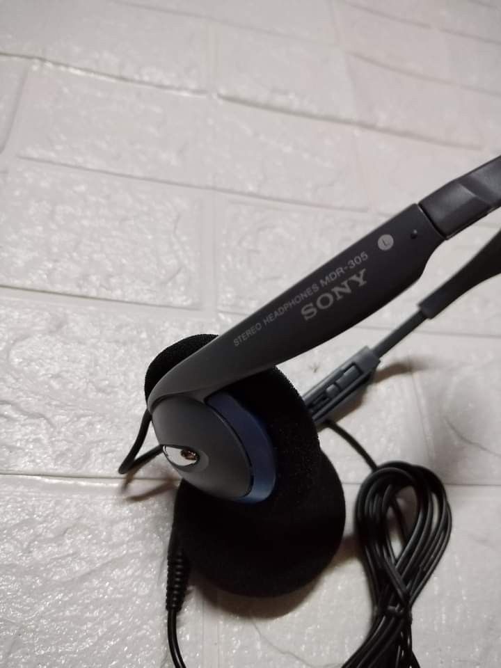 Sony MDR-305 Classic Headphones, Audio, Headphones & Headsets on Carousell