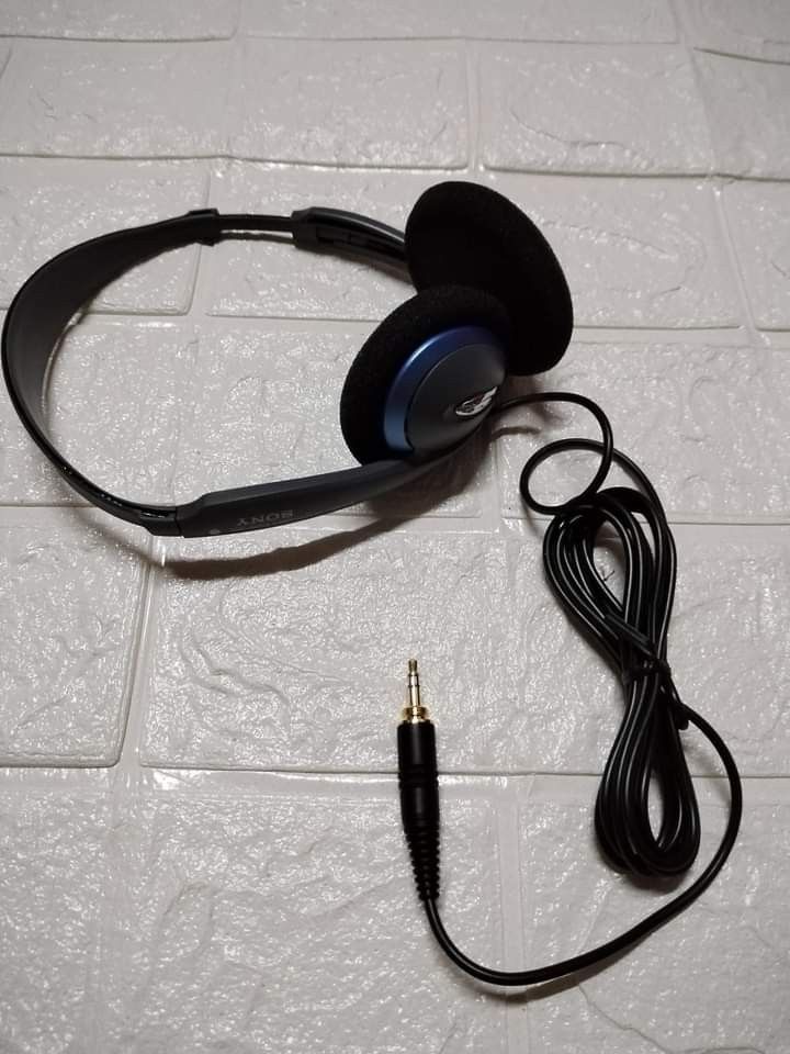 Sony MDR-305 Classic Headphones, Audio, Headphones & Headsets on Carousell