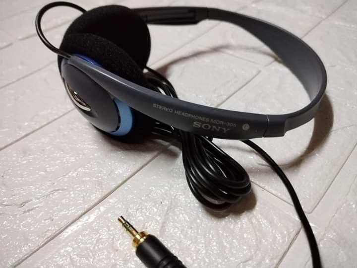 Sony MDR-305 Classic Headphones, Audio, Headphones & Headsets on Carousell