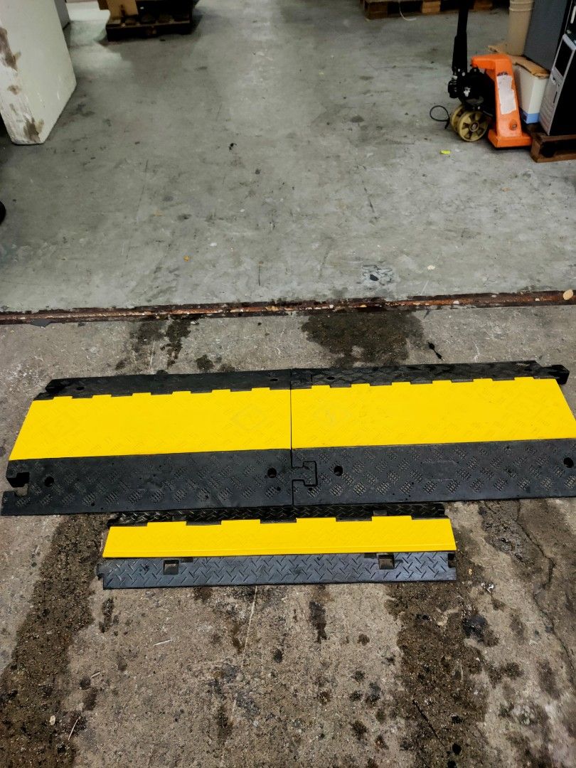 Super Heavy Duty 3/2 Channel Cable Protector Ramp Guard Rubber Top ...