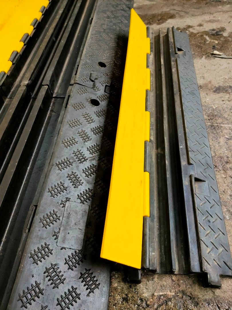 Super Heavy Duty 3/2 Channel Cable Protector Ramp Guard Rubber Top ...